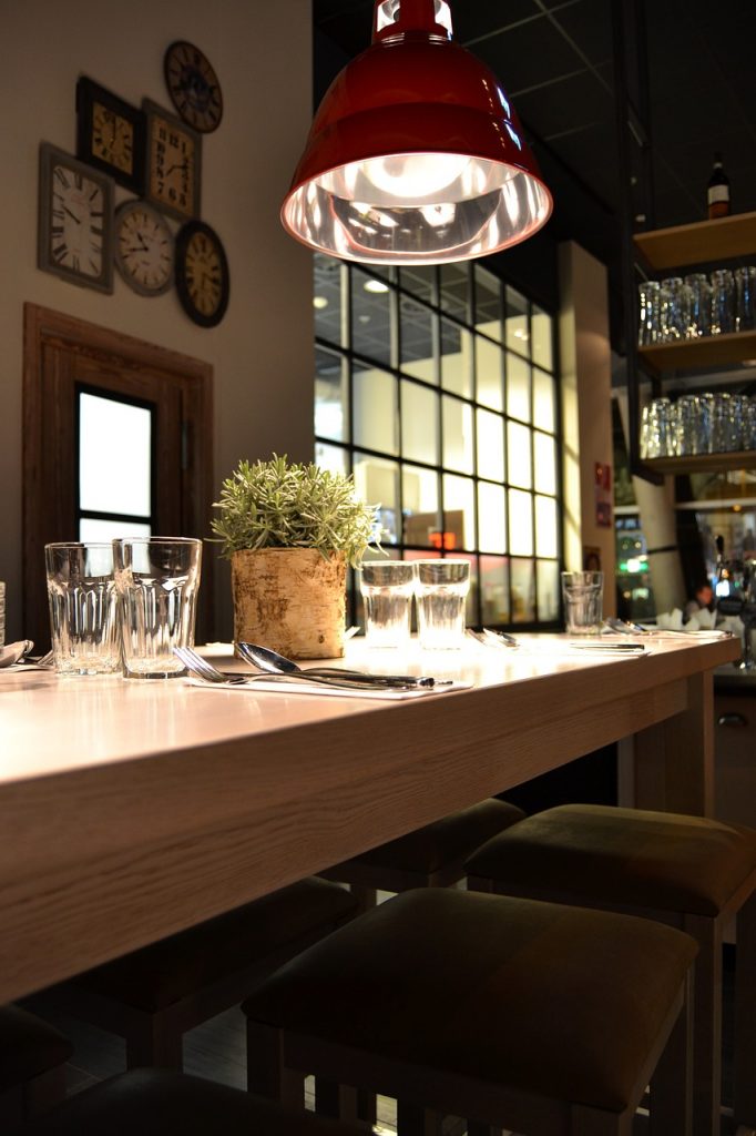 Table style industriel : Découvrez les incontournables - Esprit Usine